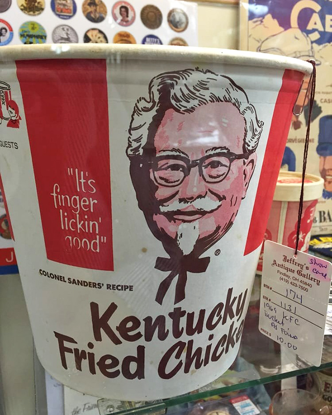 Colonel Sanders looks so young here! This 1960s KFC bucket reminds us when fast food still felt like a special occasion.