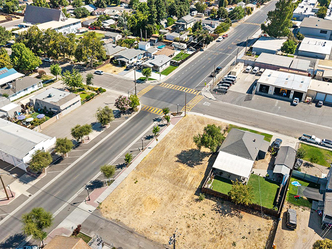 Waterford from above &ndash; where streets are logically arranged, yards have actual space, and nobody's fighting over parking.
