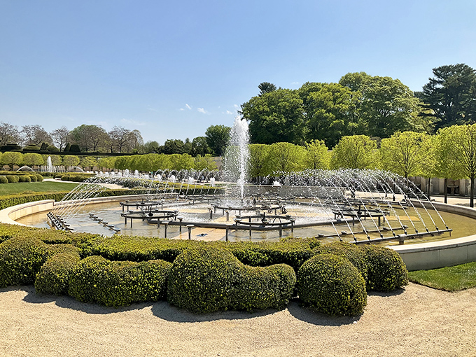 This circular fountain creates a hypnotic water ballet that's better than anything you'll see on Broadway&mdash;and the performers never complain about their dressing rooms.