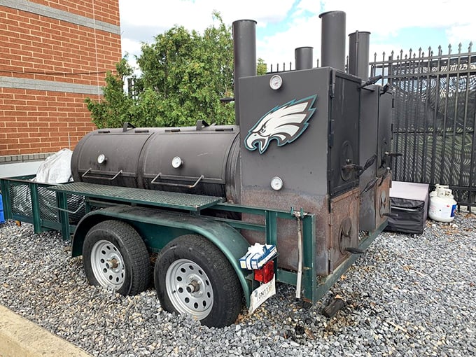 The smoker proudly displays Eagles pride &ndash; in Philadelphia, even the barbecue equipment pledges allegiance to the home team.