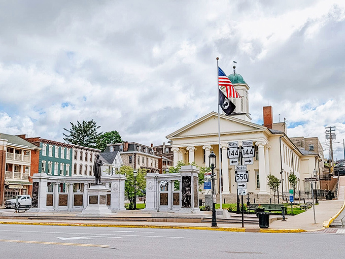 Small-town America at its finest. Bellefonte's historic courthouse square anchors the community with classical architecture that would make Thomas Jefferson nod in approval.