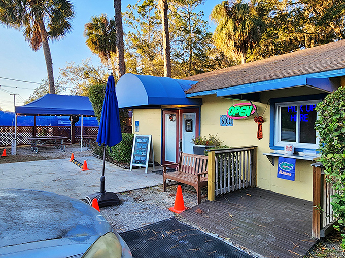 Blue Highway Pizzeria's cheerful exterior promises comfort food with a side of local flavor&mdash;the kind of place where calories don't count because you're on vacation.
