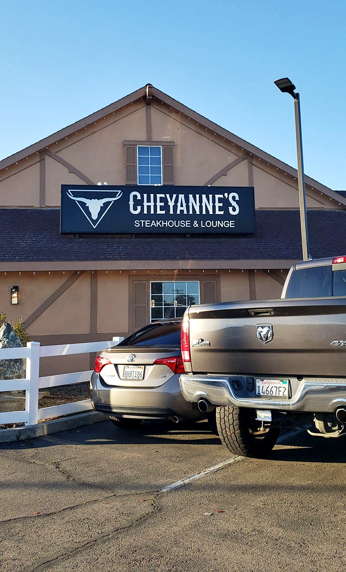 Cheyanne's Steakhouse brings cowboy cuisine to Swedish-American Kingsburg. Where hearty appetites meet Central Valley hospitality.