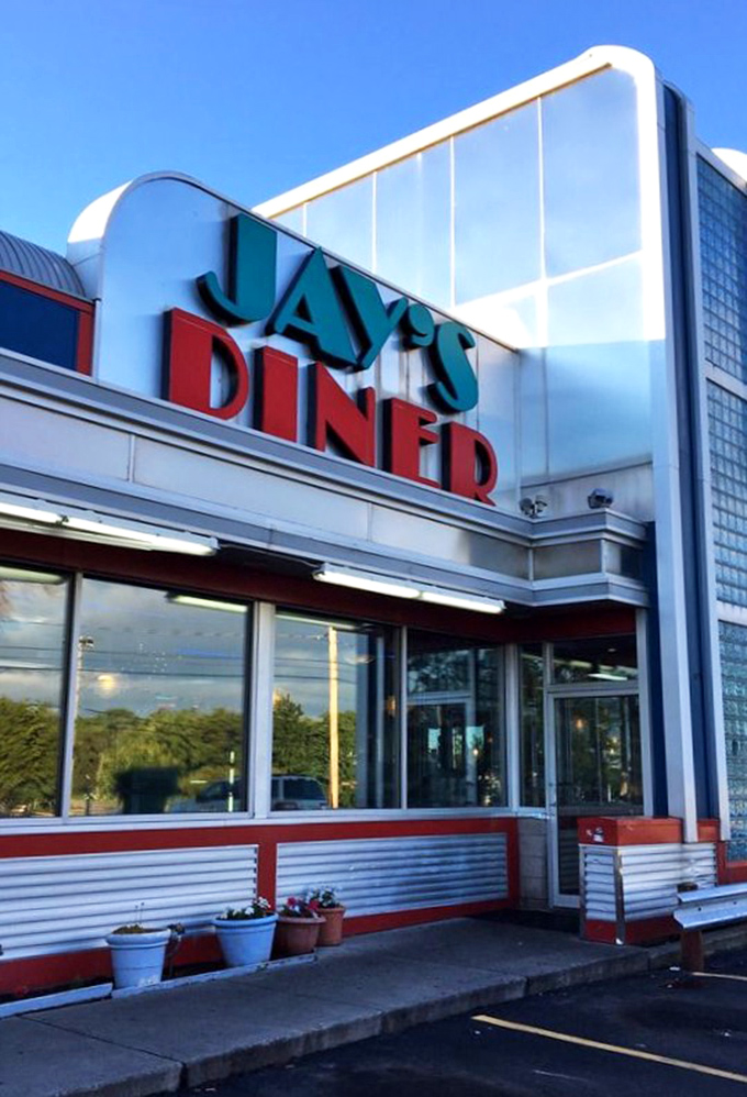 Jay's streamlined exterior architecture is pure Americana—a mid-century modern masterpiece that promises pancakes inside.