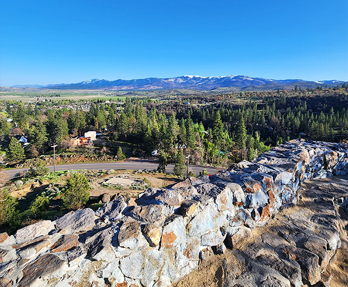 Inspiration Point lives up to its name, delivering panoramic vistas that remind you why people fall in love with Northern California's wild beauty.