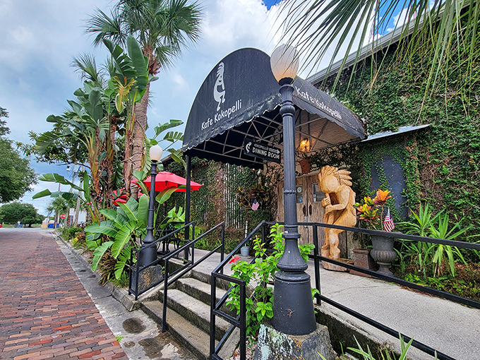 Kafe Kokopelli's tropical entrance creates an oasis of calm that whispers, "Slow down, the emails will wait&mdash;your coconut shrimp will not."