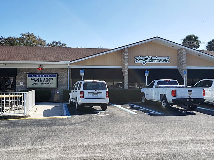 Lakeside dining means catching dinner views that coastal restaurants charge triple for &ndash; mathematics favor the smart retiree.