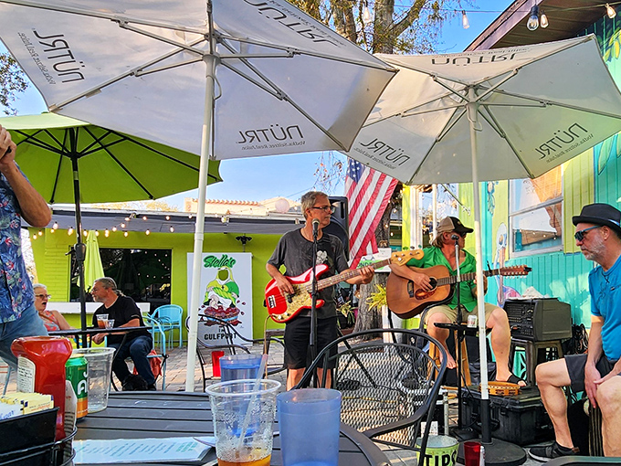 Live music with your mimosa? Stella's doesn't just feed your stomach&mdash;it nourishes your soul with tunes that make hash browns taste even better.
