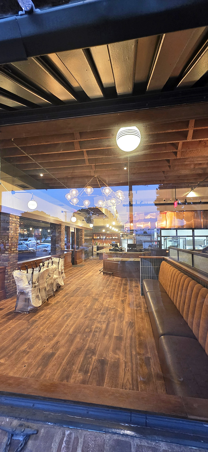 Modern meets maritime in this newly renovated space, where warm wood floors, pendant lighting, and leather booths invite you to settle in for seafood bliss.