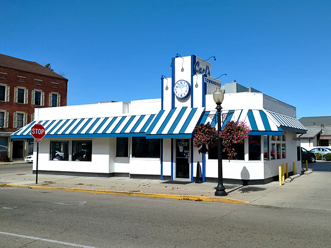 Summer flowers and blue skies complement the diner's classic lines&mdash;like Mother Nature herself is saying, "Get in there and order pancakes."