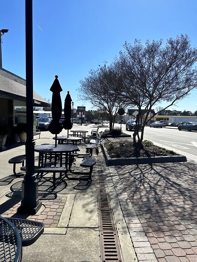 Outside seating for those rare moments when you're too full to move but not quite ready to leave. The perfect spot for sweet tea recovery.