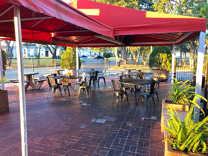 Florida's weather with New England's flavors—this outdoor seating area offers the best culinary compromise in the Sunshine State.