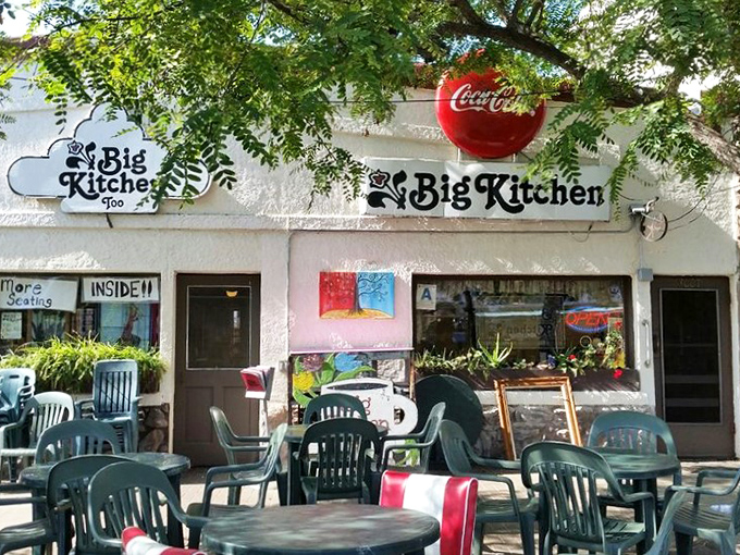 The outdoor seating area &ndash; where palm trees provide shade and the people-watching rivals the food for entertainment value. Pure California breakfast bliss.
