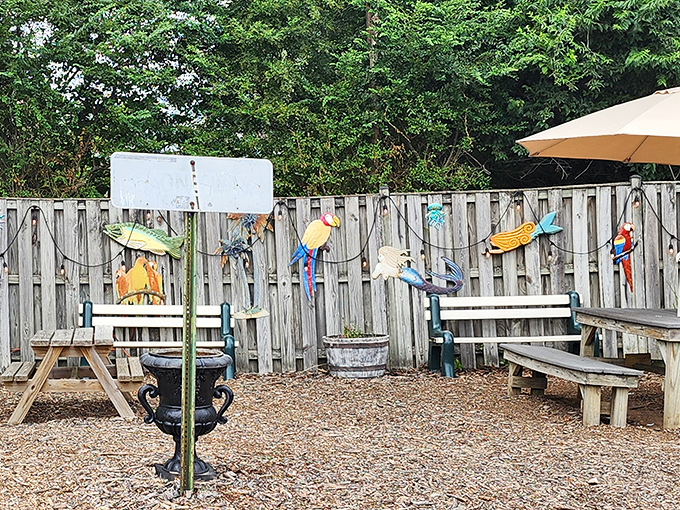 Outdoor seating lets you savor your meal while soaking up both sunshine and tropical vibes.