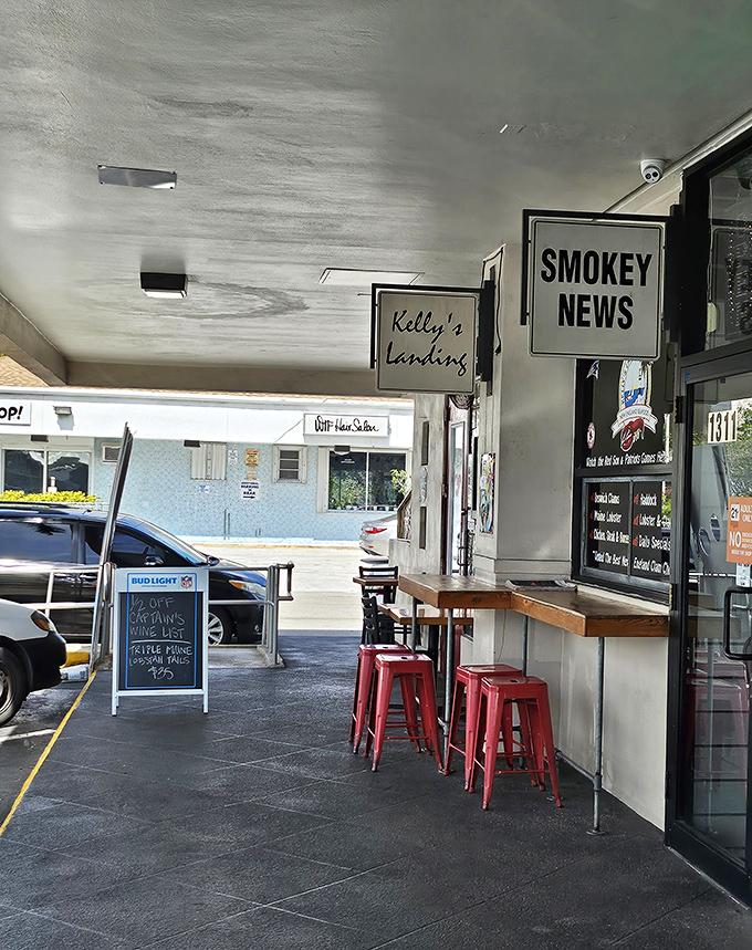 When Florida weather cooperates, these outdoor seats become the neighborhood's worst-kept secret.