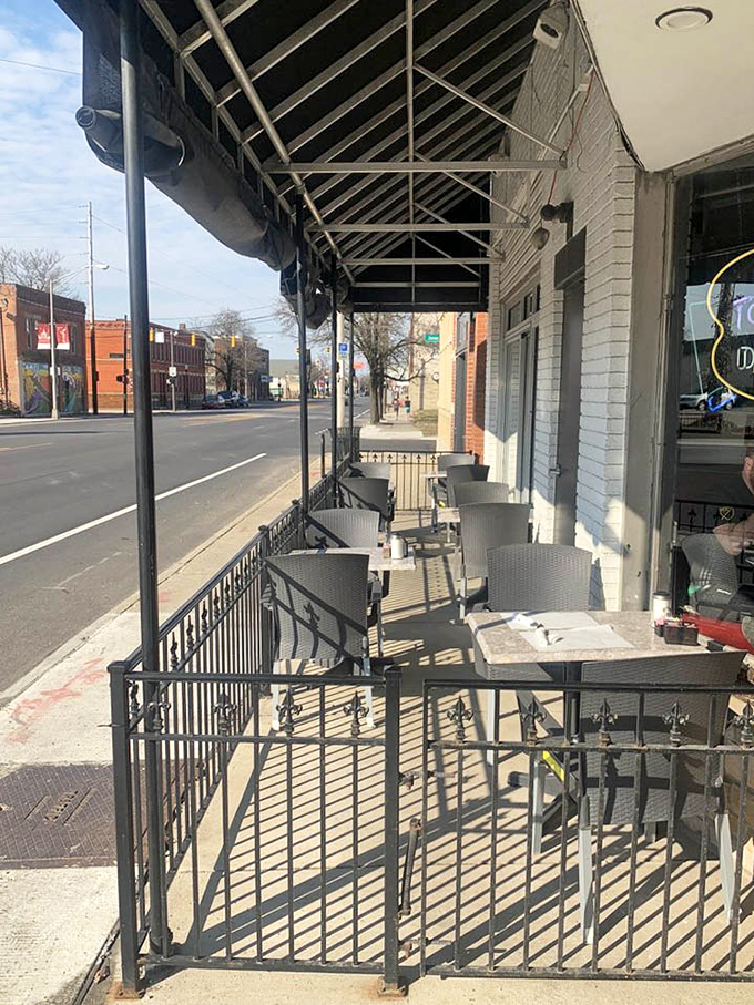 Fair weather brings the option of sidewalk seating&mdash;urban dining with a side of people-watching and fresh Ohio air.
