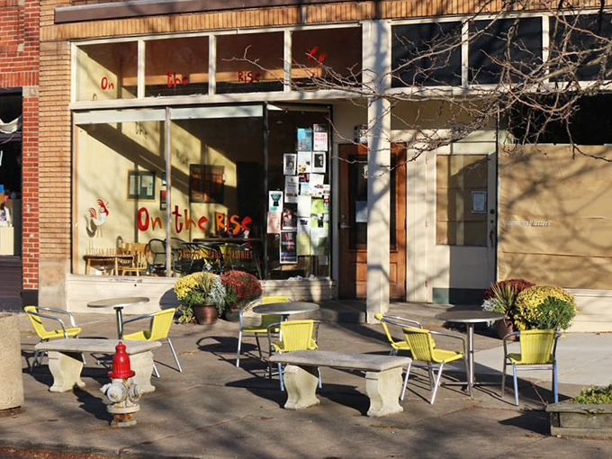 The sidewalk seating &ndash; where pastry-laden patrons can people-watch while contemplating their next carbohydrate conquest.