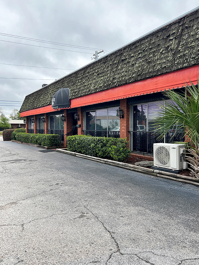 Even from the outside, you can almost smell the coffee brewing and bacon sizzling&mdash;nature's most effective alarm clock.