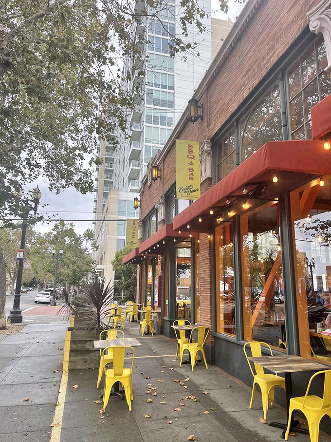 The sidewalk seating area where you can enjoy your barbecue feast while watching Oakland life unfold. Urban dining at its most delicious.