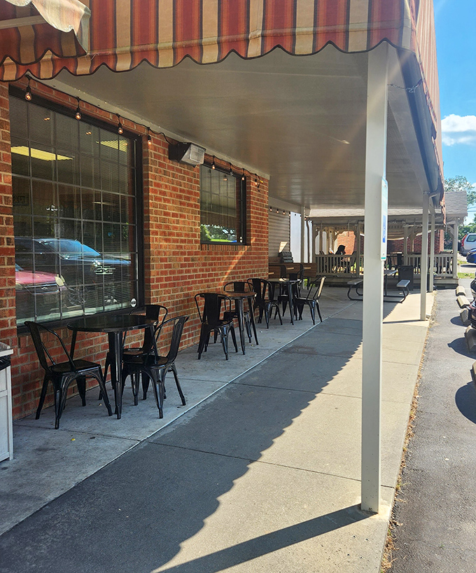 The outdoor seating area offers a front-row seat to small-town life while you contemplate ordering seconds&mdash;which you absolutely will.