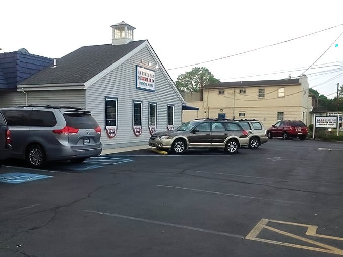 The parking lot fills quickly on weekend evenings—a testament to what happens when you serve New England seafood worthy of the name in landlocked Pennsylvania.