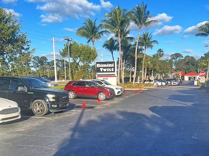 A full parking lot tells you everything you need to know – locals vote with their car keys, and Bimini Twist clearly wins the popular vote.