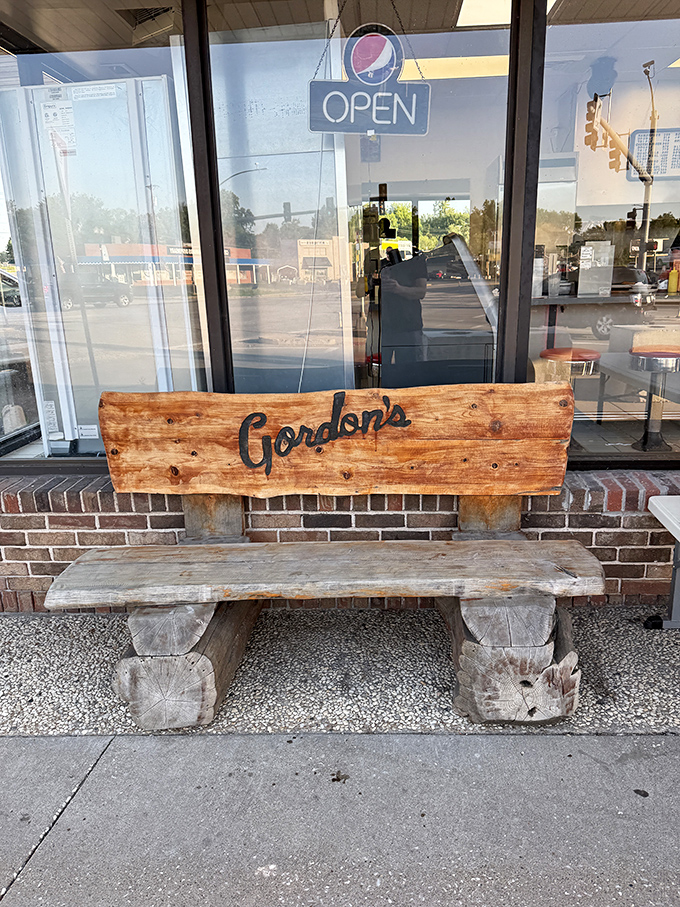 These wooden booths have heard more local gossip, family celebrations, and food epiphanies than any therapist in Jefferson County.