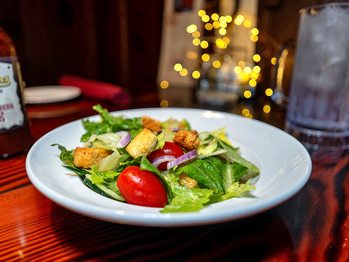 Even the salad at Cattlemens has purpose &ndash; a crisp, colorful prelude to the meaty symphony that follows.