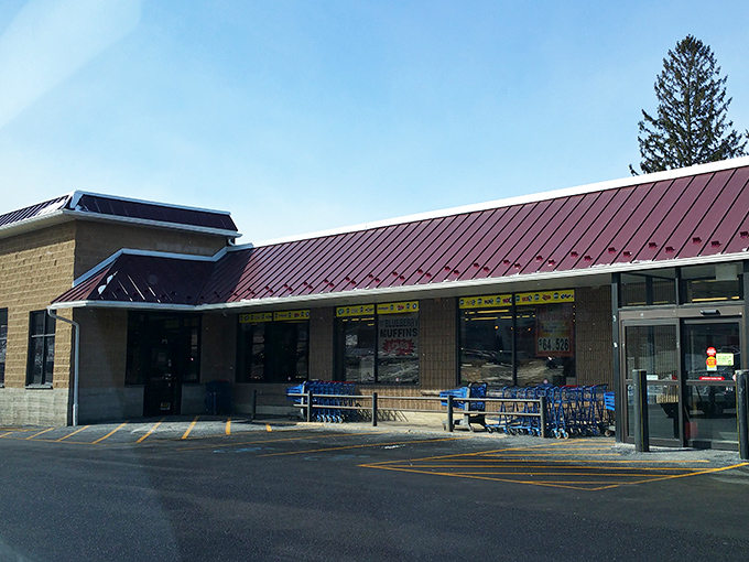 Community grocery shopping gets personal treatment at this hometown market where service comes with smiles.