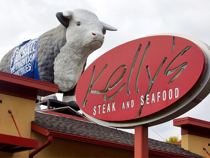 That giant bull on the roof isn't just a quirky landmark&mdash;it's a promise of serious steak business happening inside Kelly's distinctive red and tan building.