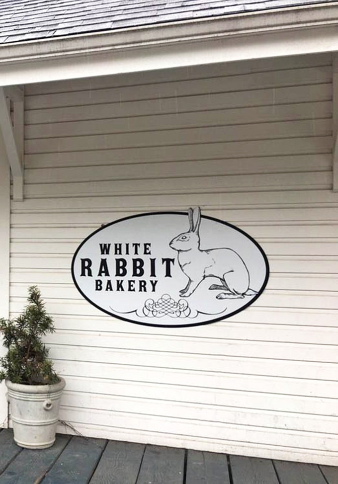 Simple, elegant, and straight to the point—this sign is the bakery equivalent of "I don't need to brag because my cinnamon rolls speak for themselves."