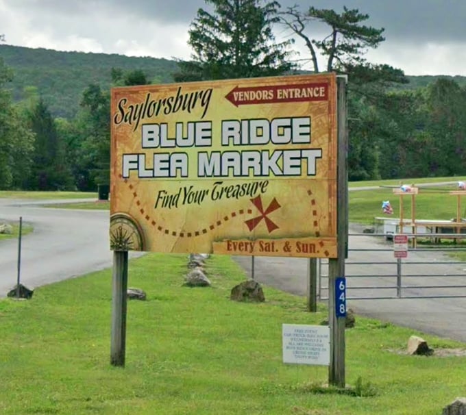 The official welcome mat to bargain hunter's paradise, where "Find Your Treasure" isn't just suggestion.