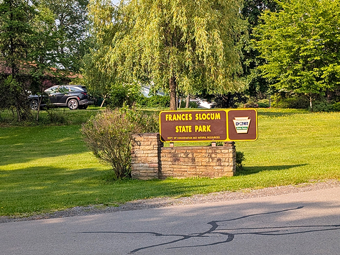 The welcoming committee at Frances Slocum: where even the sign seems to say, "Come in, relax, we've been expecting you."