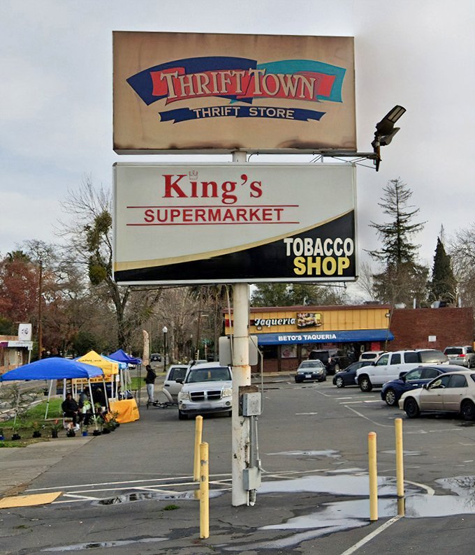 The iconic sign that draws thrifting pilgrims from across California's bargain-hunting landscape.