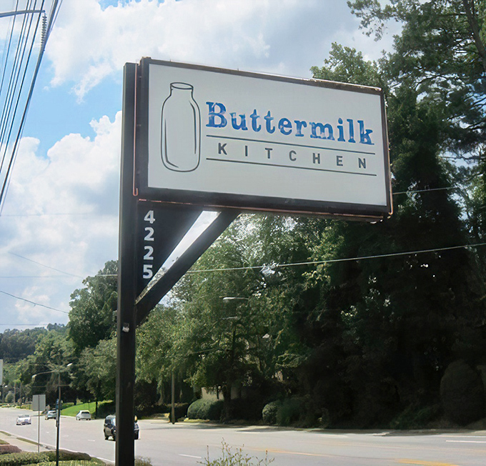 The sign that's guided countless hungry pilgrims to breakfast salvation. Follow it like the North Star of brunch.