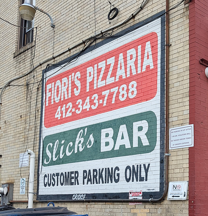 The sign that's guided hungry Pittsburghers for generations. Like the North Star, but with better cheese and more carbs.