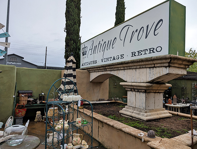 The outdoor signage promises three magical categories &ndash; Antique, Vintage, and Retro &ndash; covering roughly 150 years of American material culture.