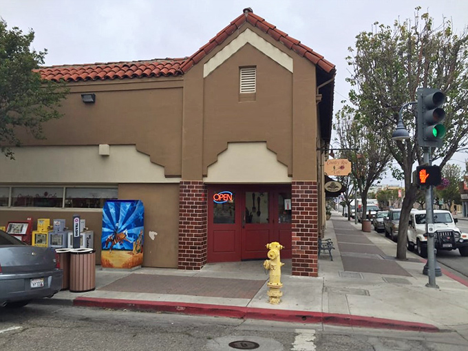 Standing sentinel at the corner, with its distinctive Spanish-style architecture, Country Rose Caf&eacute; looks like it's been serving the perfect breakfast since time began.