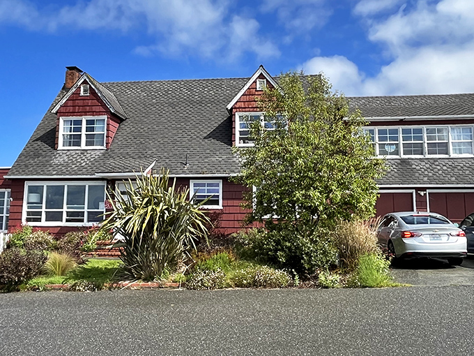 The Trinidad Bay Bed & Breakfast offers rooms with a view that makes hotel art completely unnecessary&mdash;nature does the decorating here. 
