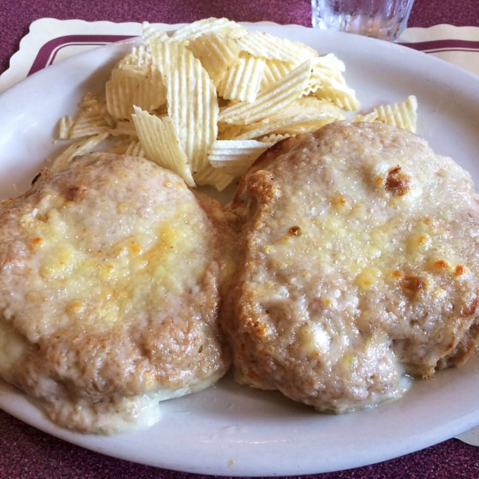 Tuna melts that make other sandwiches question their life choices. Perfectly grilled with a side of chips that audibly crunch from here.