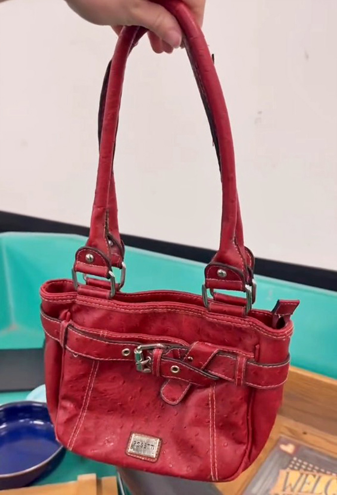 This vibrant red handbag stands ready for its comeback tour, proving that fashion favorites deserve an encore performance.