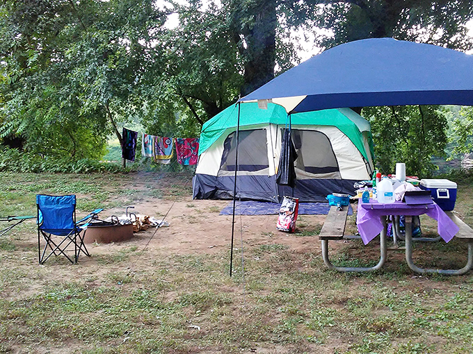 Camping simplified: one tent, one fire, zero emails. The original unplugged vacation setup that still outperforms any five-star hotel for stargazing.