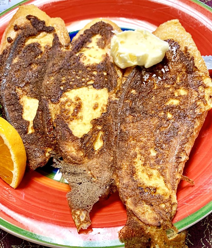 French toast so perfectly golden it could star in its own breakfast commercial dreams.