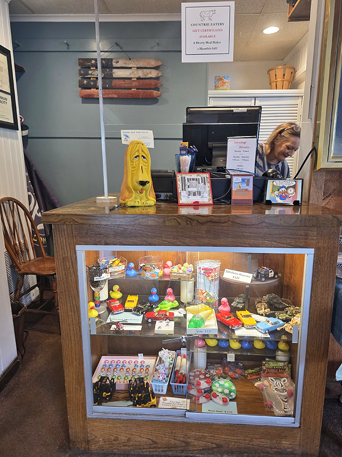 The gift shop counter&mdash;where you can take home a souvenir, but sadly, not the recipe for those crab cakes. Some treasures must be enjoyed on-site.