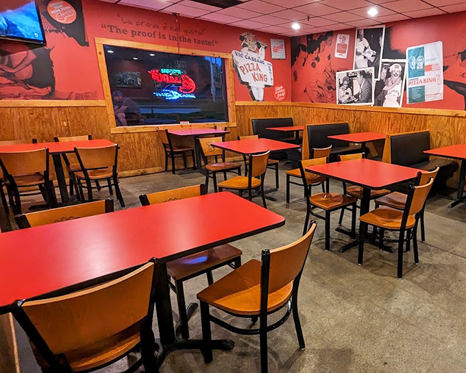Empty tables waiting for the next round of pizza lovers – a momentary calm before the storm of cheese, sauce, and satisfied customers returns.