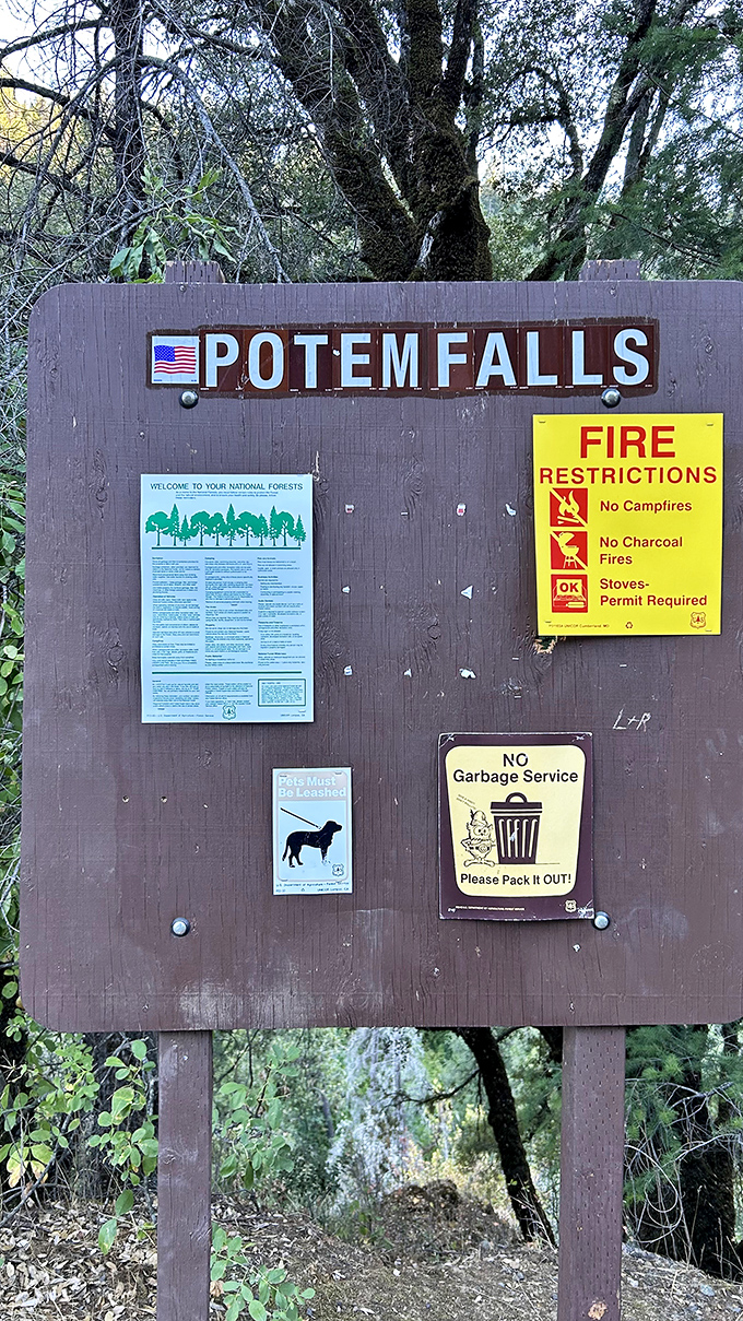 The official welcome committee. This sign might as well say: "Prepare to have your mind blown by falling water."
