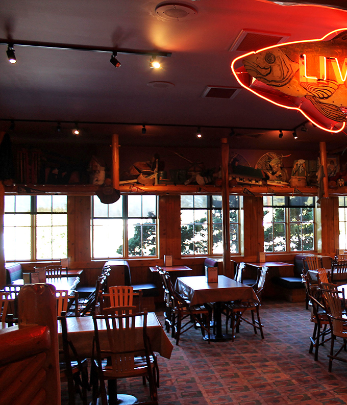 Another angle reveals more wooden charm, because you can never have too much cabin fever ambiance.