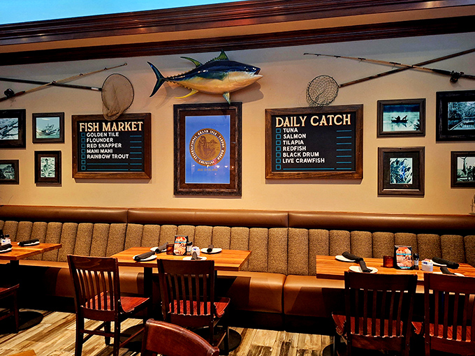 The wall d&eacute;cor tells you everything&mdash;you're in a place that takes its seafood seriously, right down to the mounted fish keeping watch over diners.
