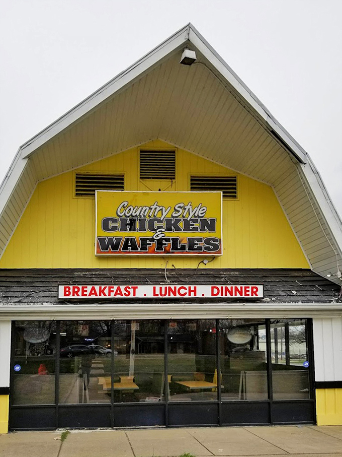 The classic yellow exterior version &ndash; a beacon of breakfast, lunch and dinner possibilities. This building has launched a thousand food comas.
