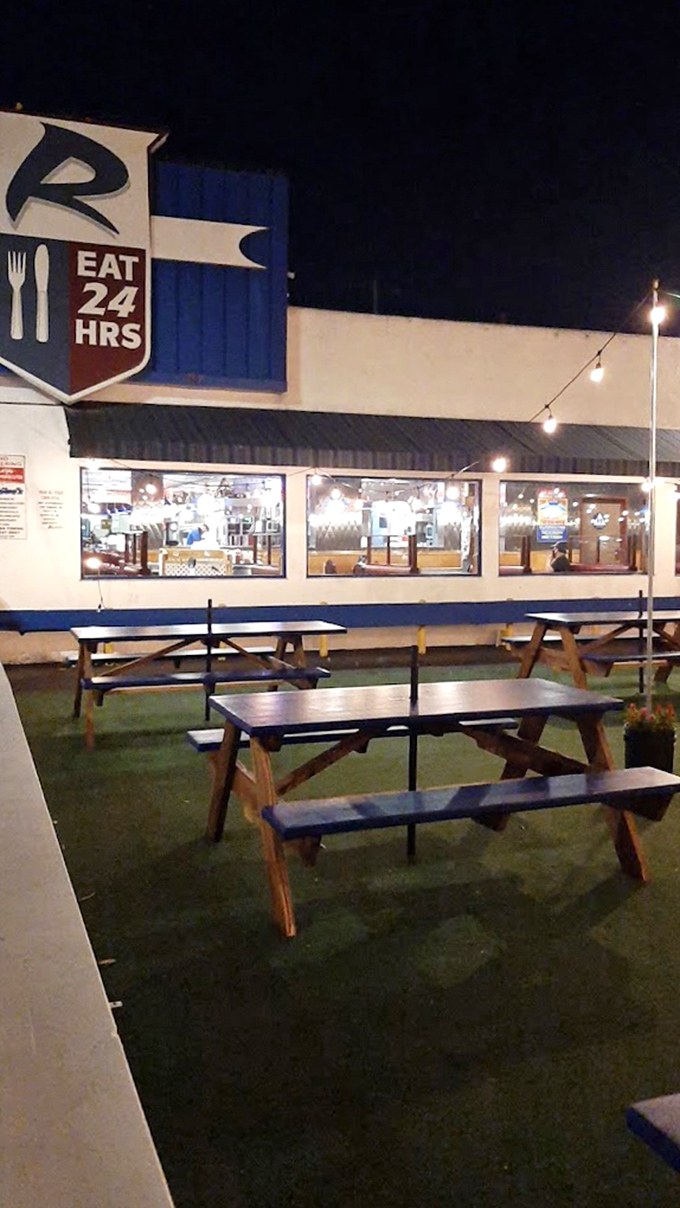 Even at night, Rudford's outdoor seating area offers a casual spot to enjoy diner classics under strings of lights and California stars.